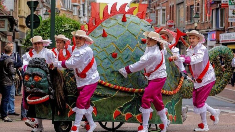 Immerse yourself in the legend of the Tarasque - Coeur de la Provence ...