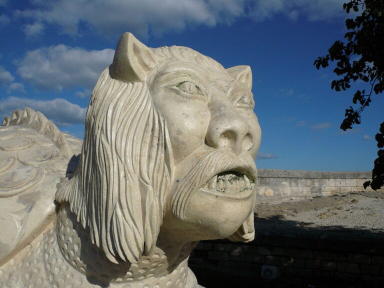 Immerse yourself in the legend of the Tarasque - Coeur de la Provence ...